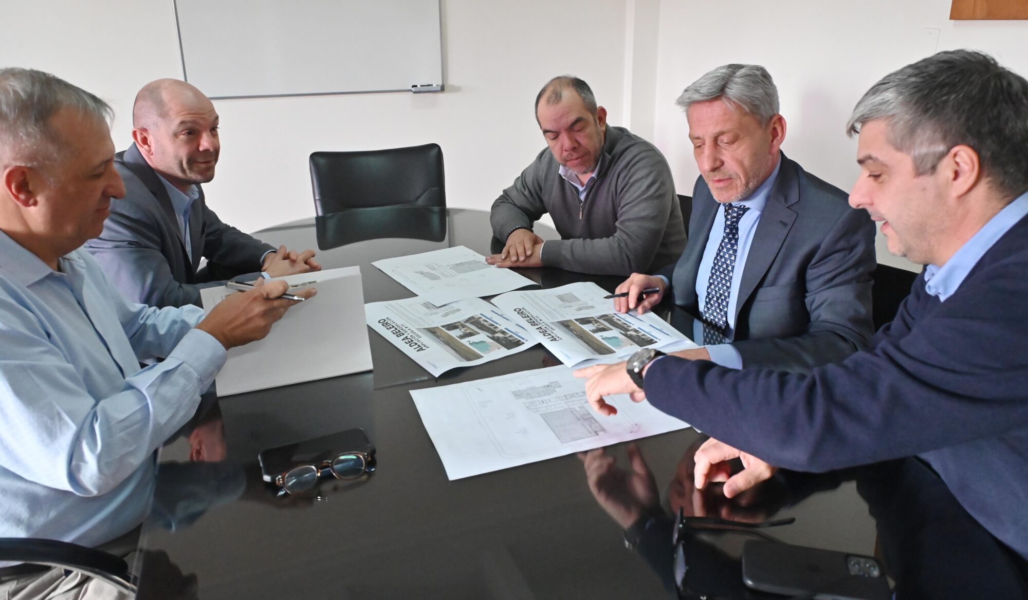 Arcioni evaluó con su gabinete obras de infraestructura escolar para el ...