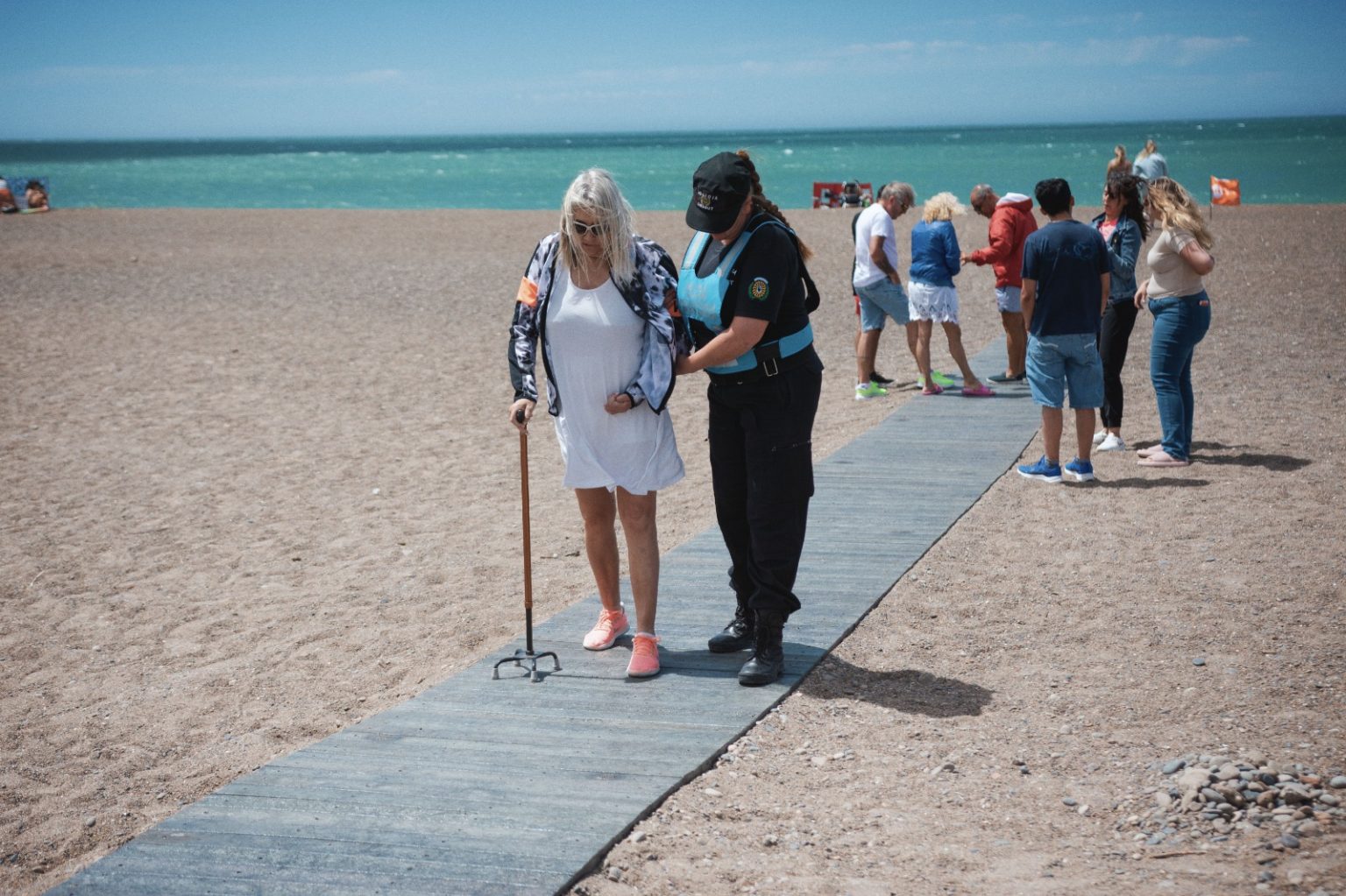 Playa Unión inauguró su primera pasarela adaptada sustentable - Metadata