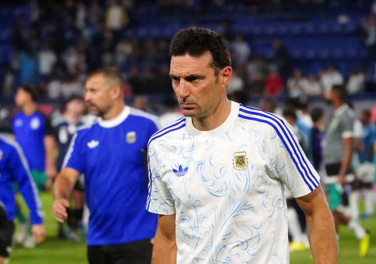 Los grandes ausentes en el primer 11 que paró Scaloni en el ...